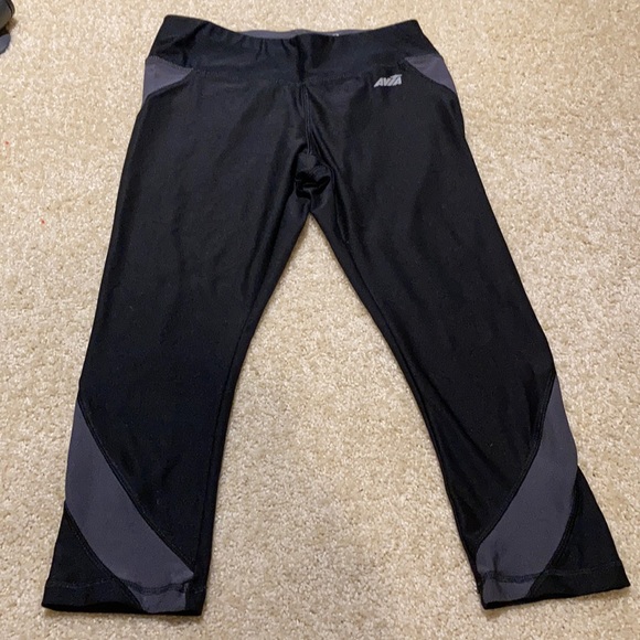Avia | Pants & Jumpsuits | Avia Capri Workout Pants Xs | Poshmark